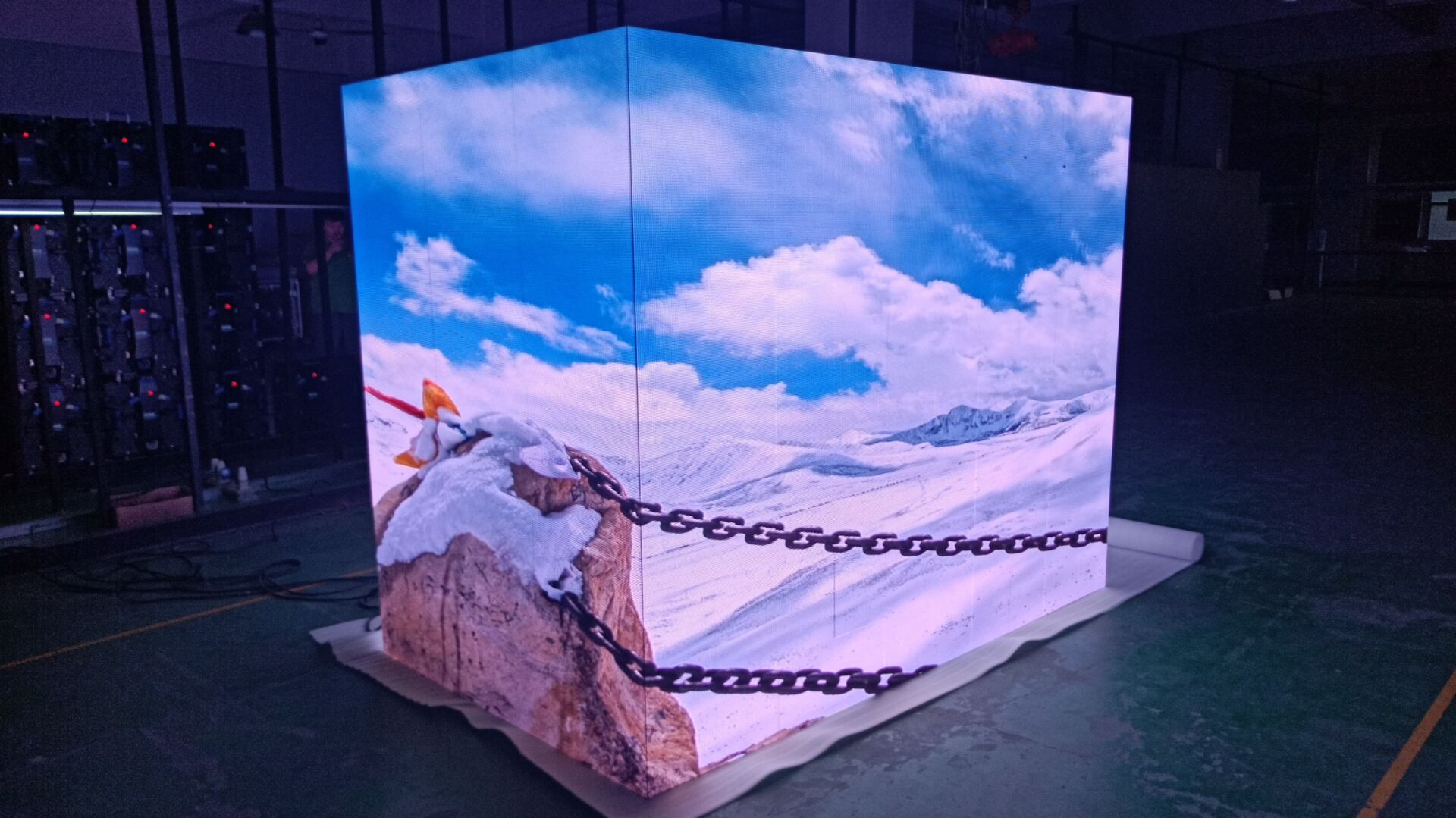 90 Degree Angle Display | Uninak