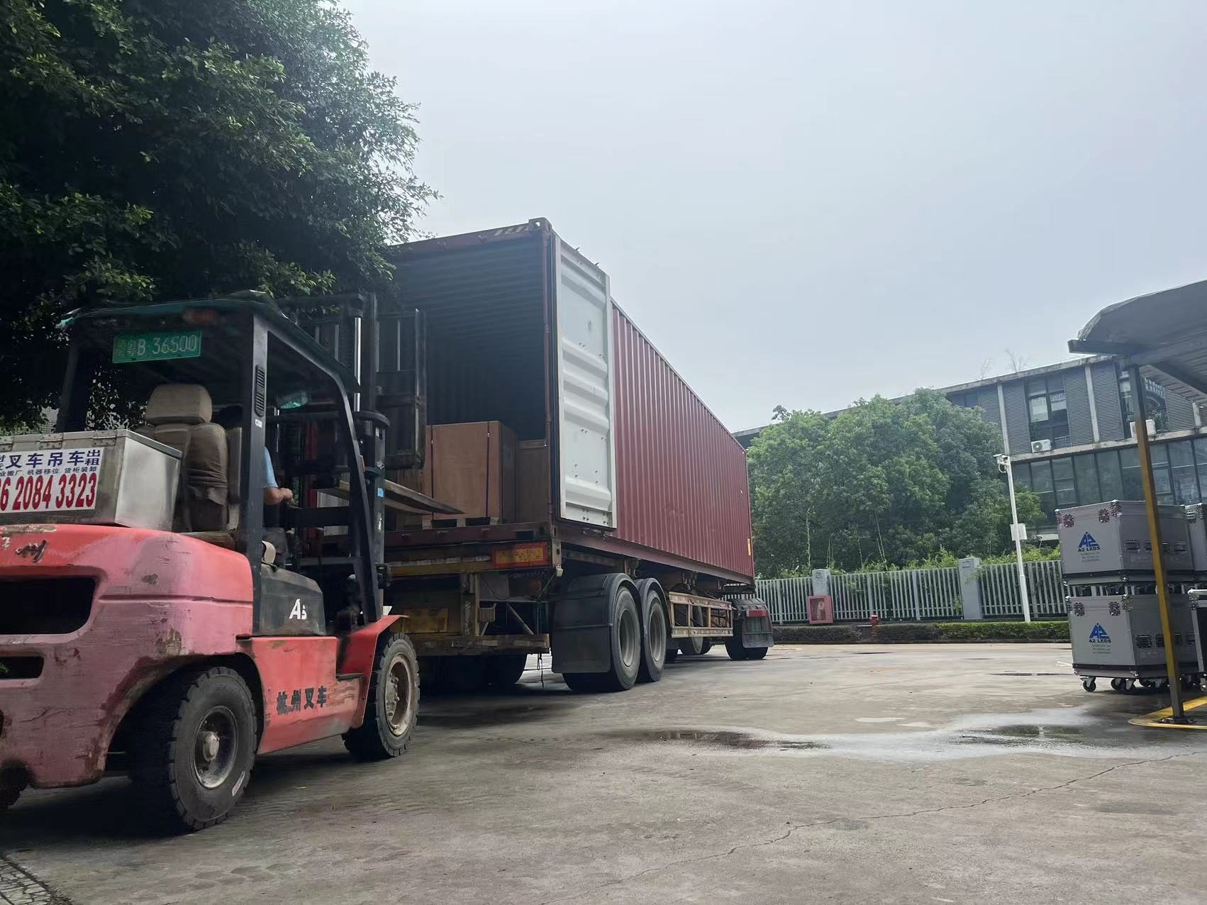 640*640 Indoor P3.076 LED video display loading a container | Uninak