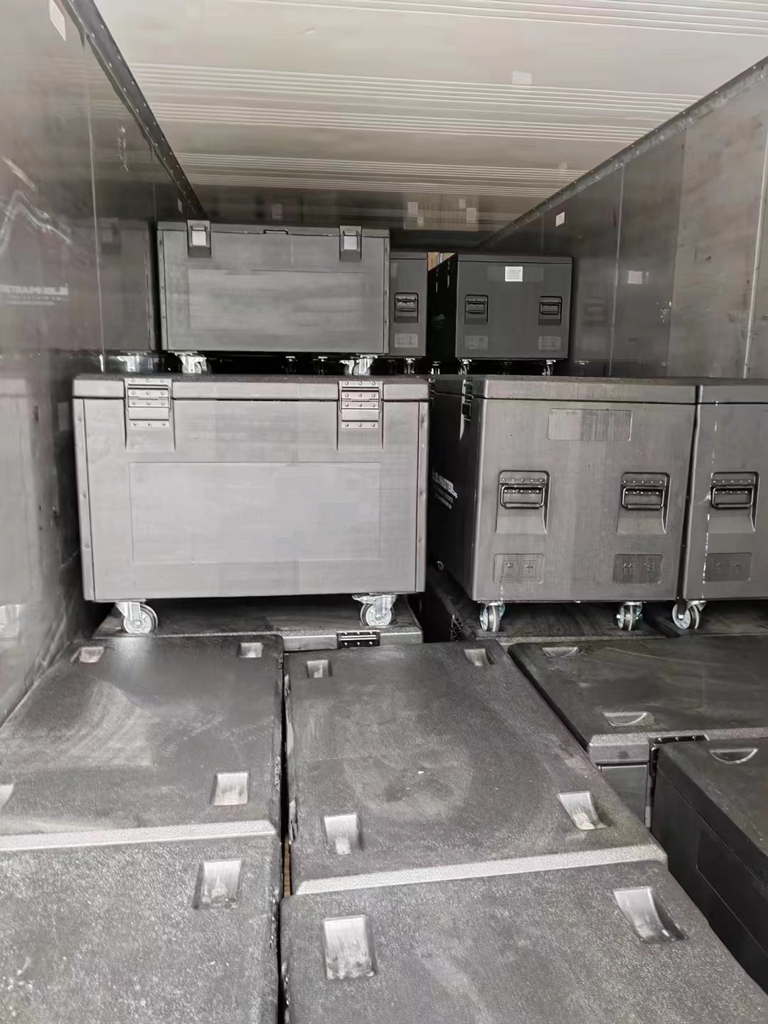 Outdoor P3.91 Full Color LED video display Loading a container | Uninak