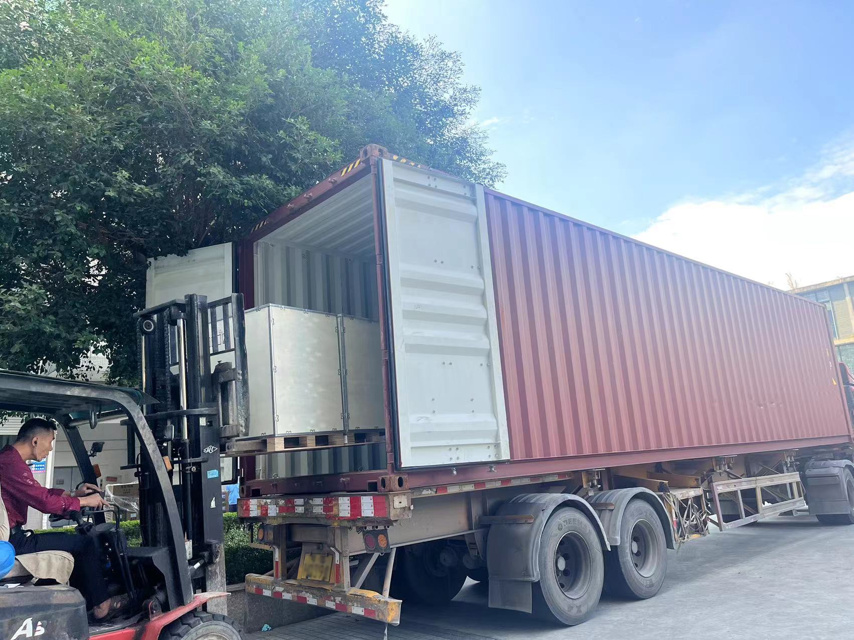LED video display loading a container...... | Uninak